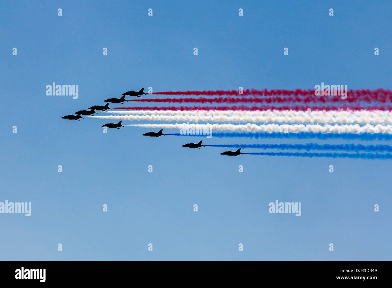 Red arrows silhouette hi-res stock photography and images - Alamy
