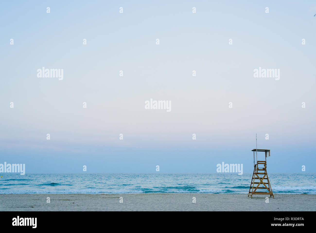 Lifeguard wooden watchtower hi-res stock photography and images - Alamy