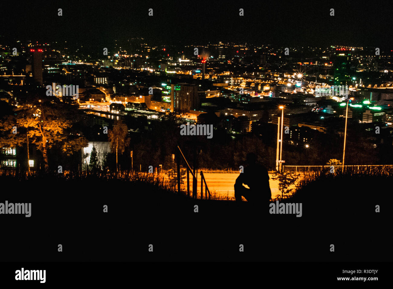 Night outdoor teenager fire hi-res stock photography and images - Alamy