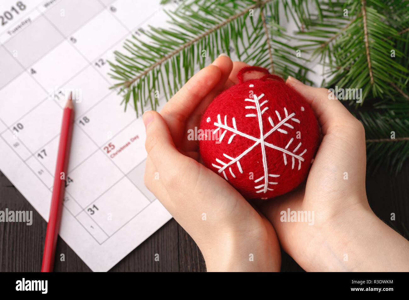 Red pen pointed to Christmas day text on calendar background Stock ...