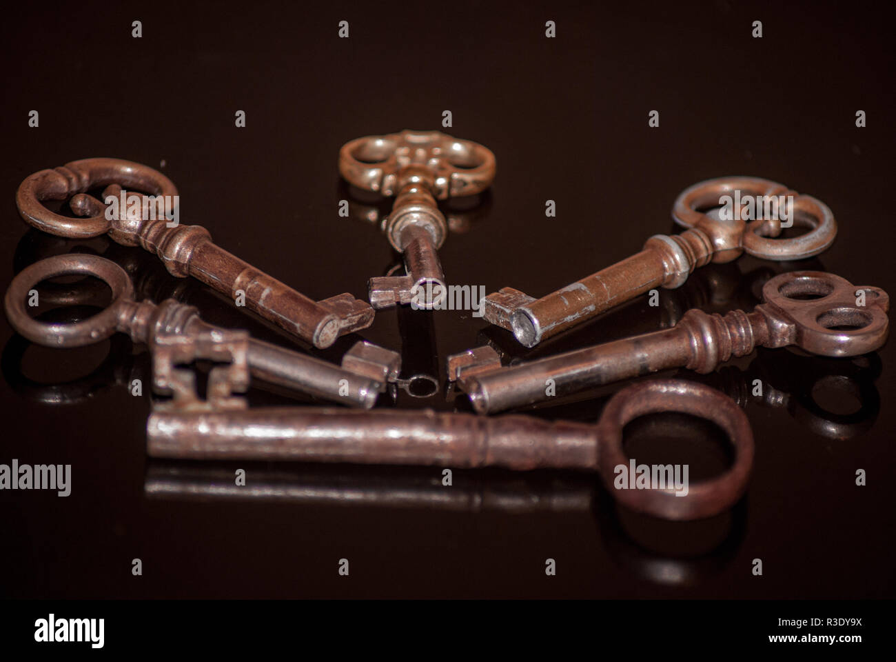 Six old rusty keys with reflections Stock Photo - Alamy