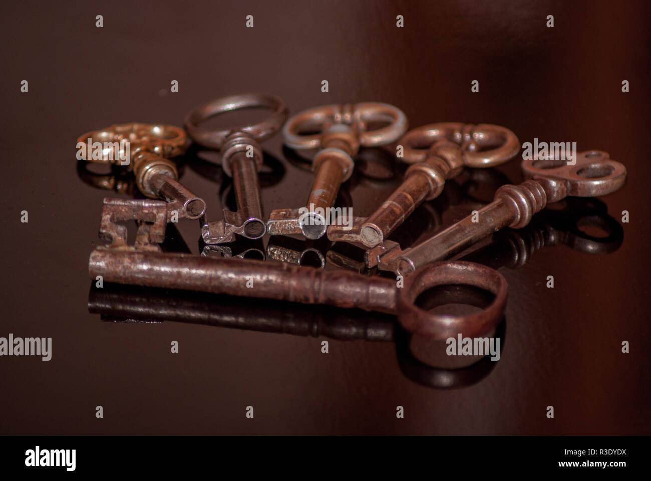 Six old rusty keys with reflections Stock Photo - Alamy