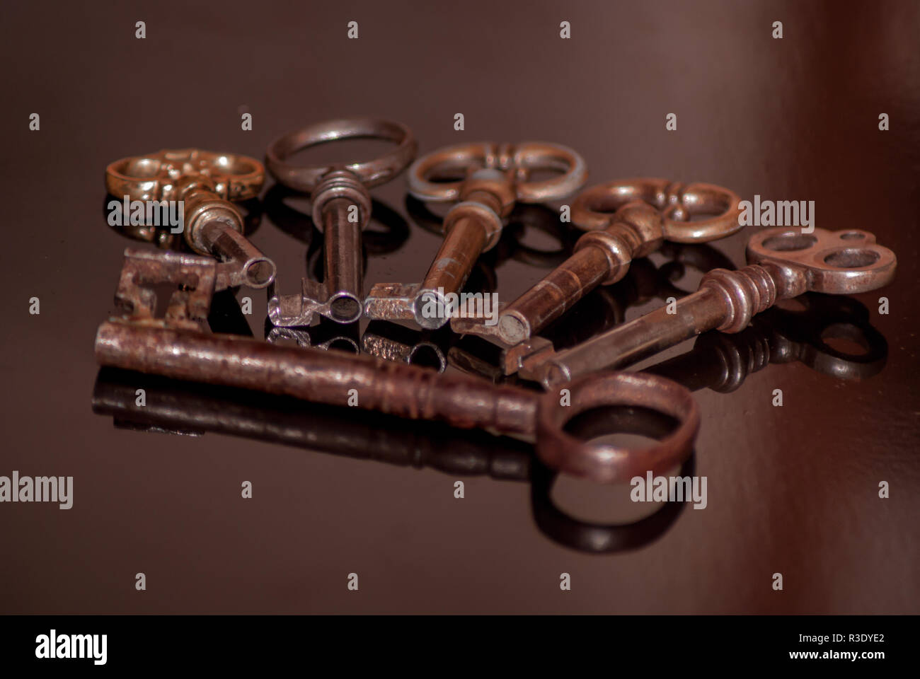 Six old rusty keys with reflections Stock Photo - Alamy