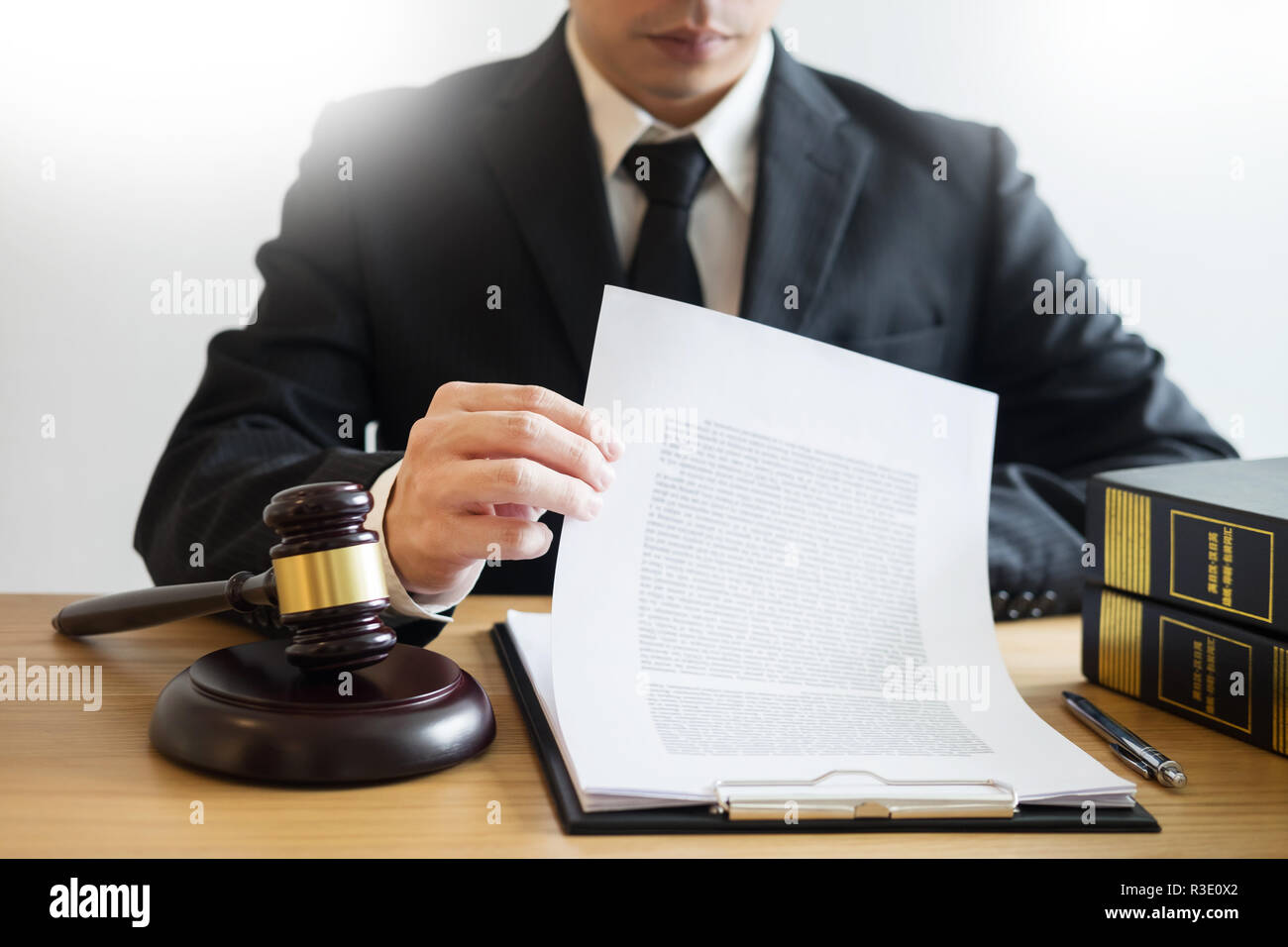 Person on trial courtroom hi-res stock photography and images - Alamy