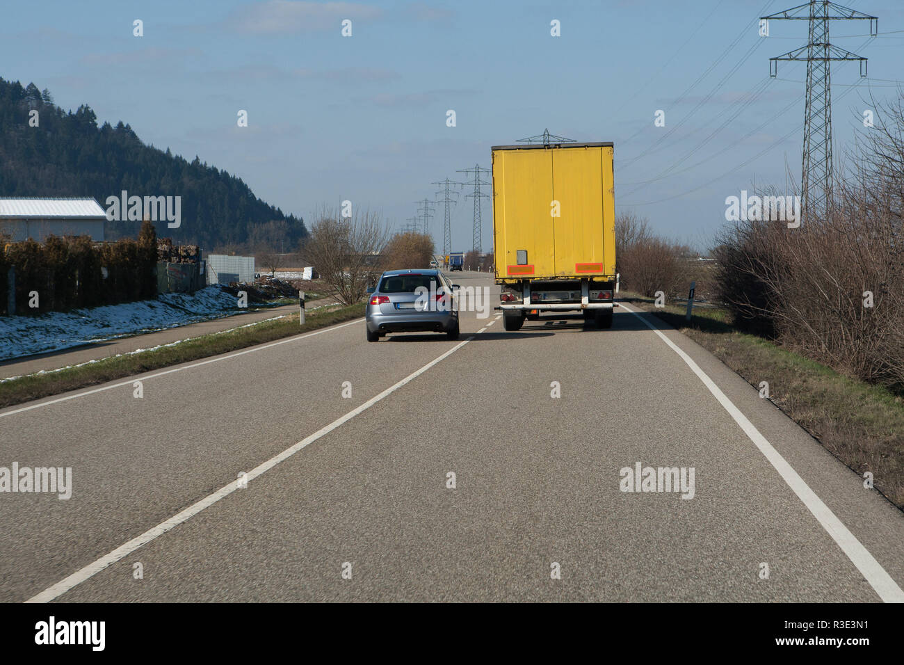 Overtaking line hi-res stock photography and images - Alamy