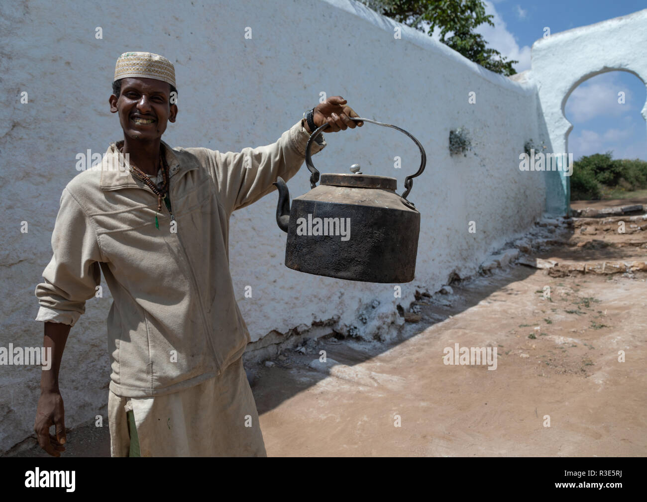 Huge teapot hi-res stock photography and images - Alamy