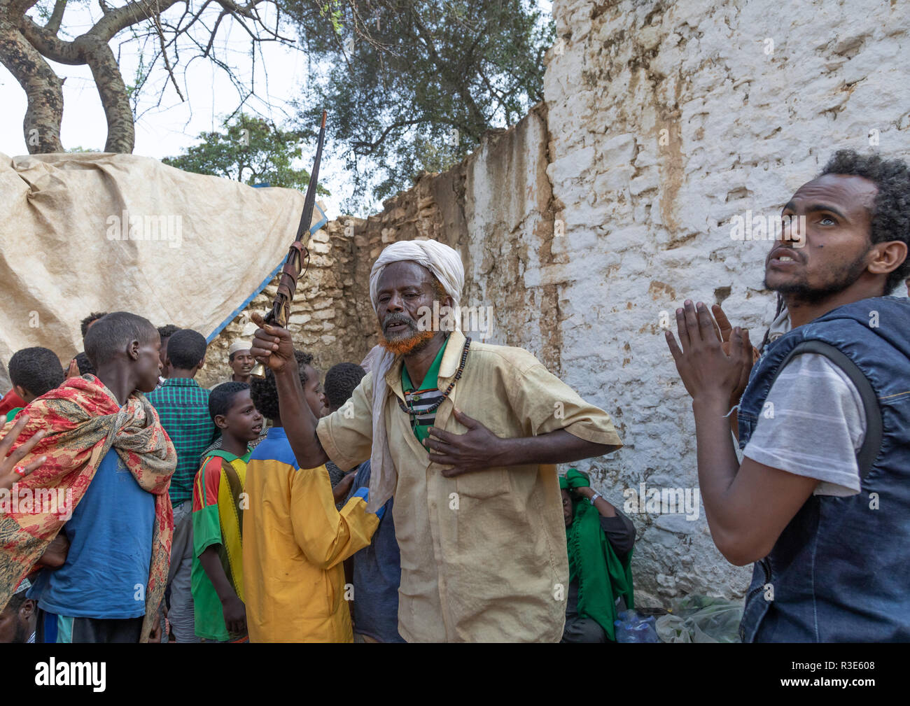 Dancing with knife hi-res stock photography and images - Alamy
