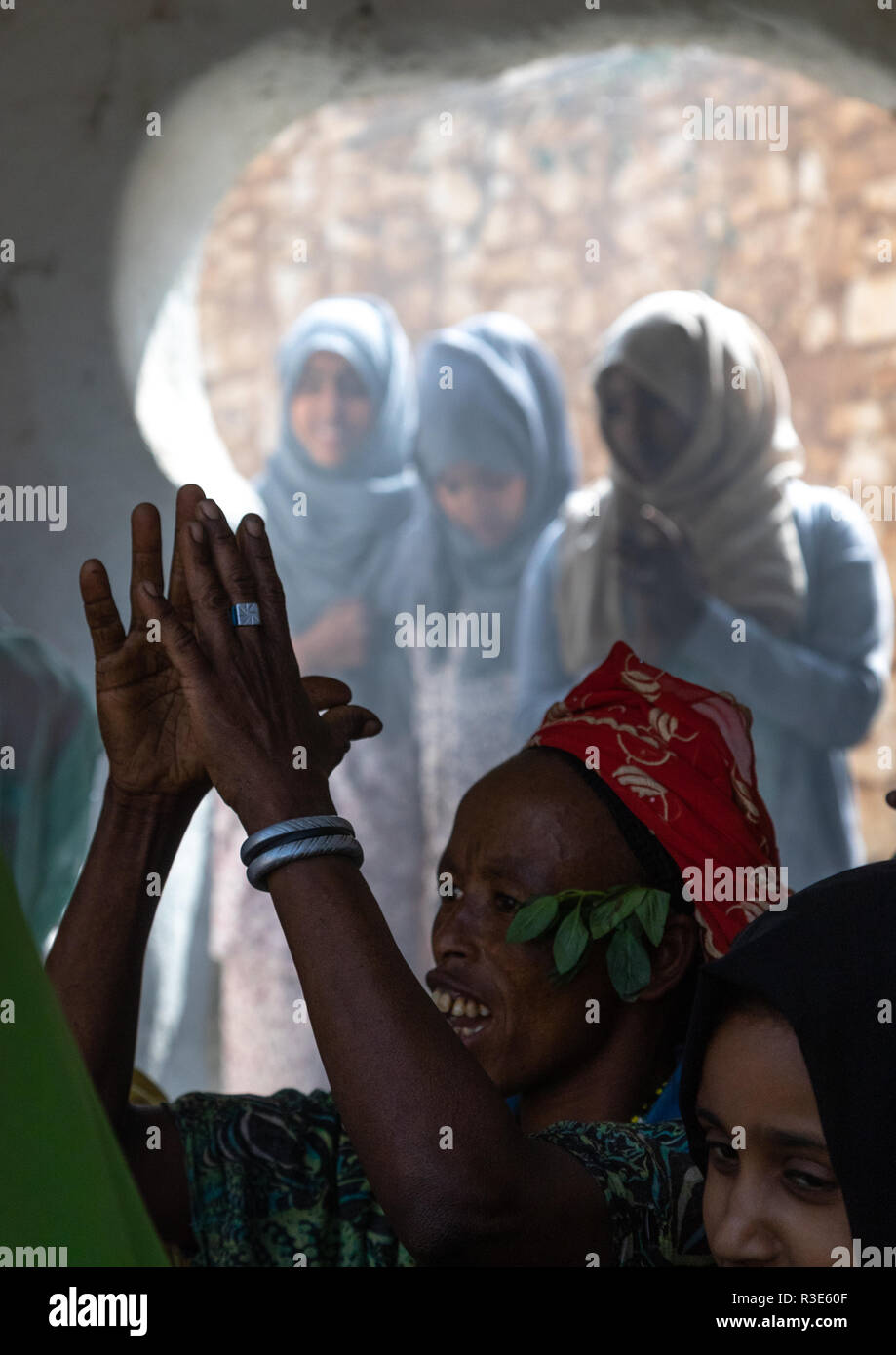 Harari women chanting during a muslim ceremony, Harari Region, Harar ...