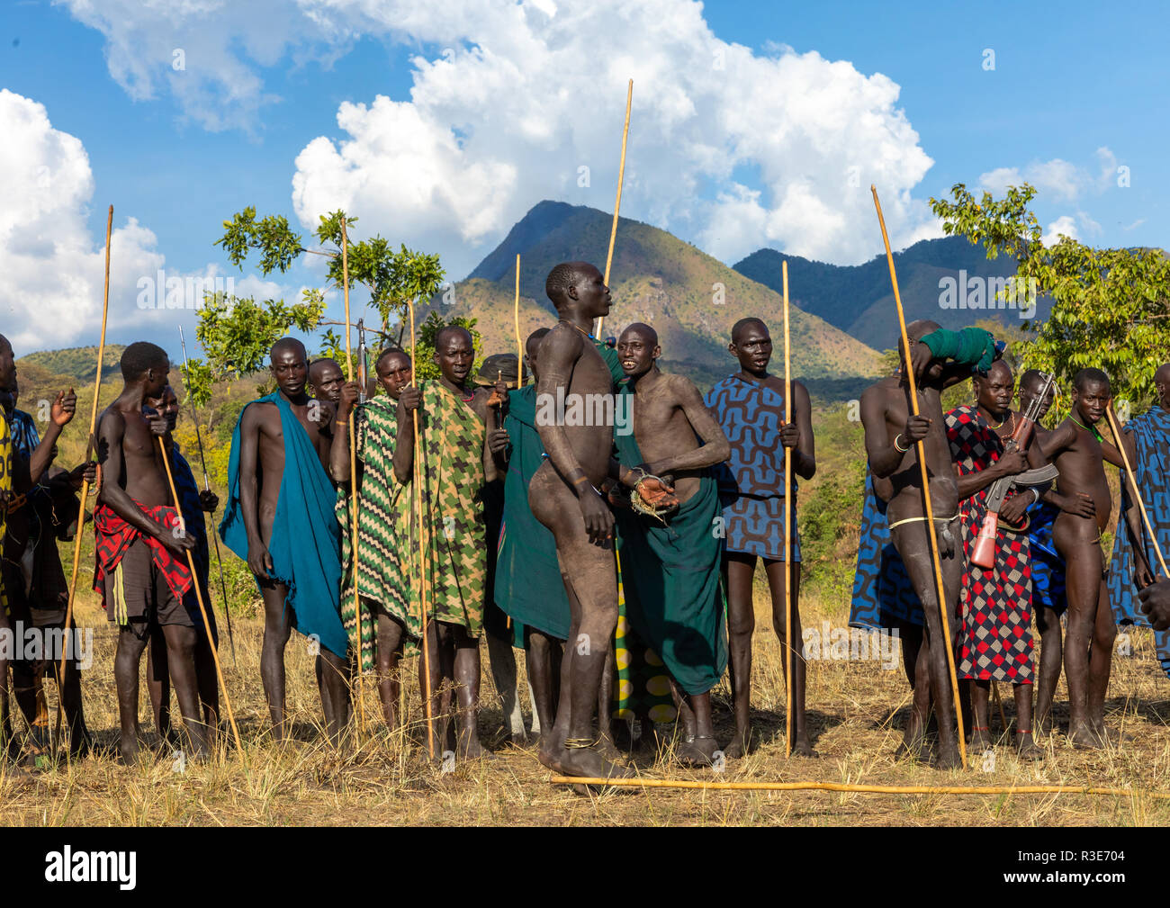 Group of suri tribe warriors during a donga stick fighting ritual, Omo ...
