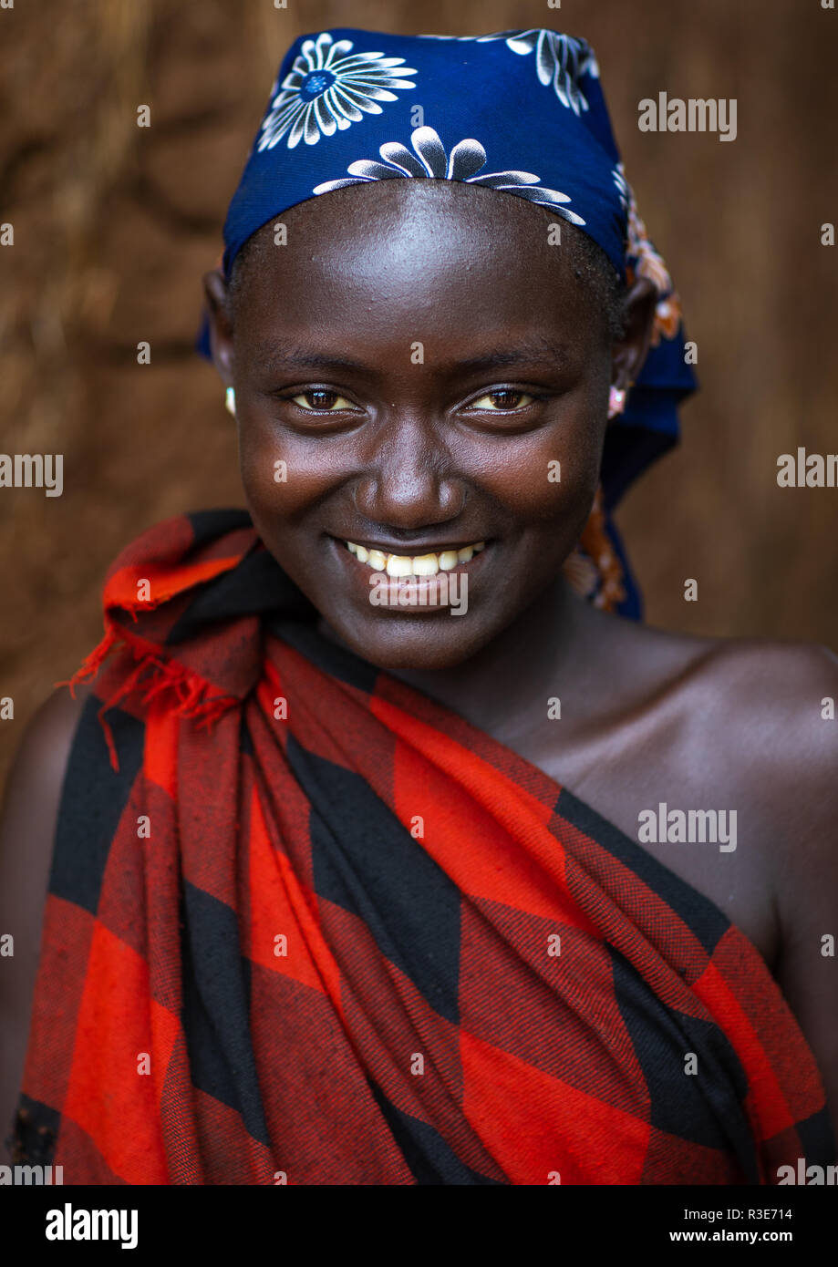Dizzi tribe woman portrait, Omo valley, Kibish, Ethiopia Stock Photo ...