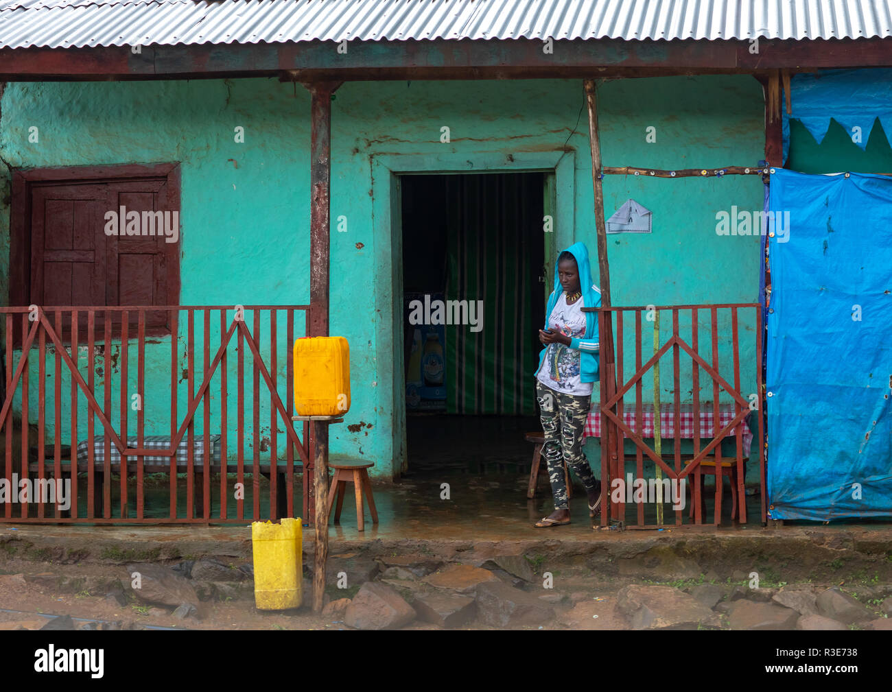 Bench maji hi-res stock photography and images - Alamy