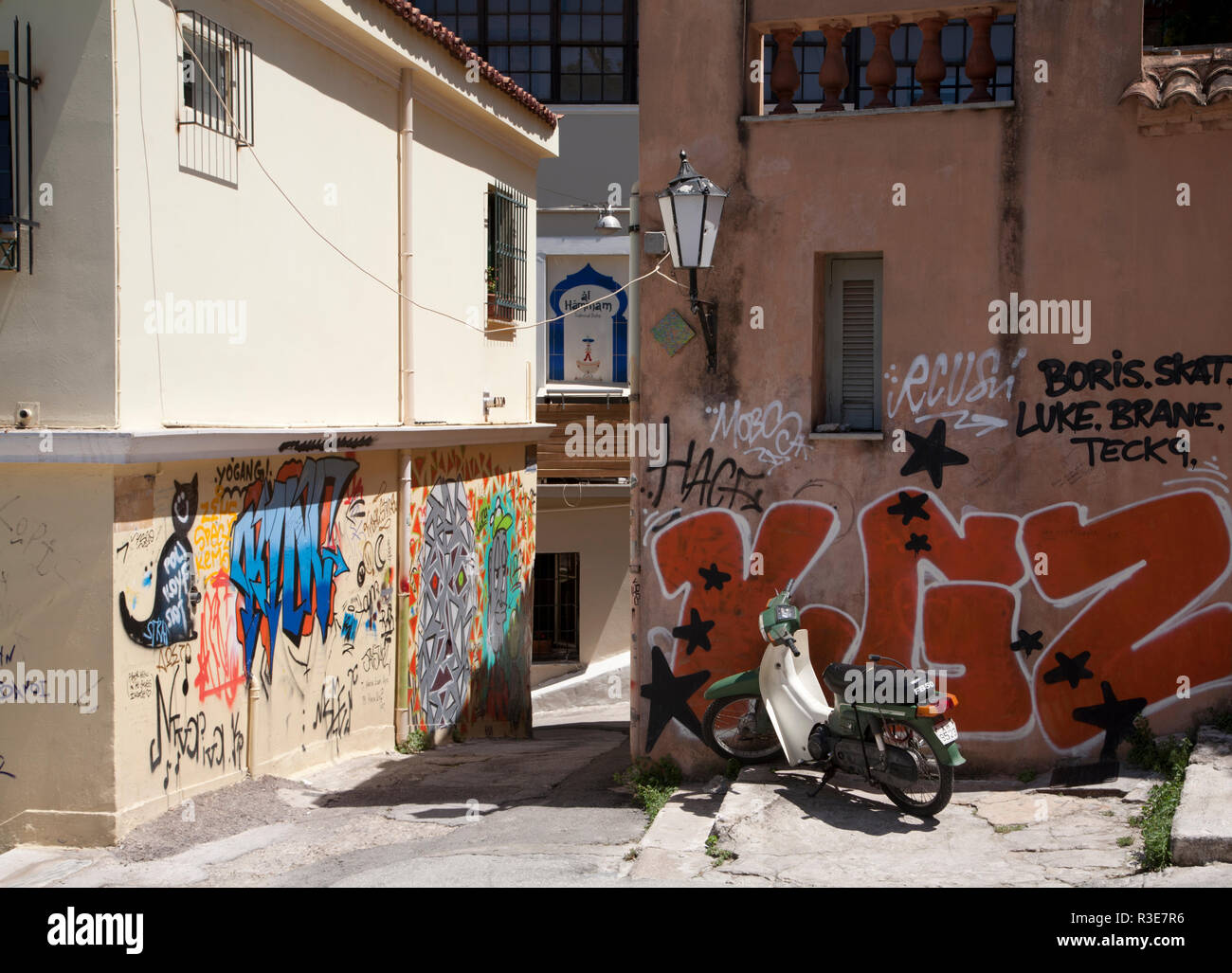 Back street graffiti hi-res stock photography and images - Alamy