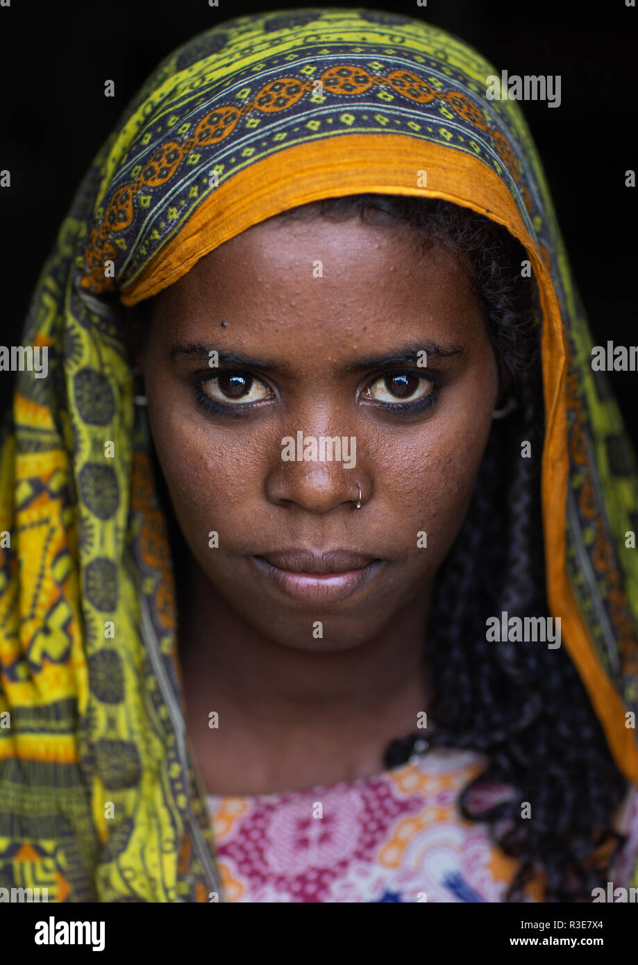 Portait of an afar tribe teenage girl, Afar Region, Afambo, Ethiopia ...