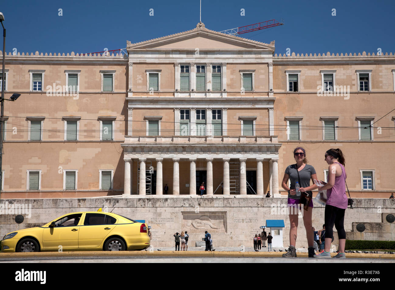 tourists vouli parliament building syntagma square athens greece Stock ...