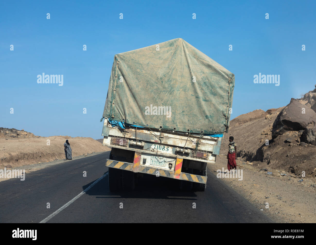 Overloaded truck hi-res stock photography and images - Alamy