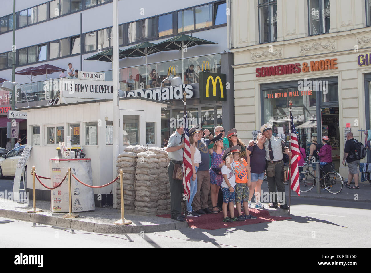 Us army checkpoint hi-res stock photography and images - Alamy