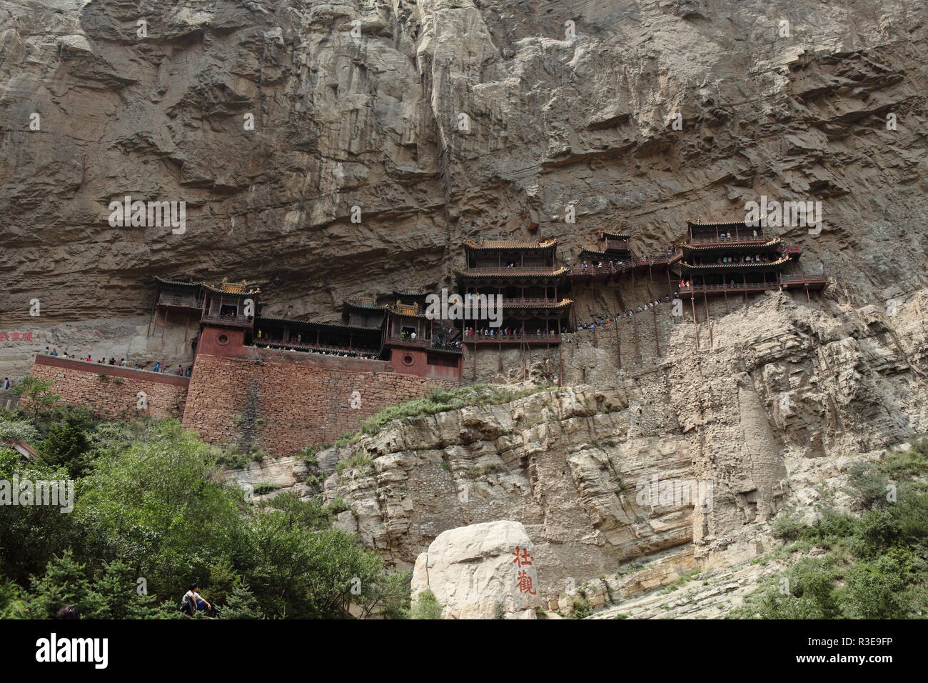 the hanging monastery xuankong in china Stock Photo - Alamy