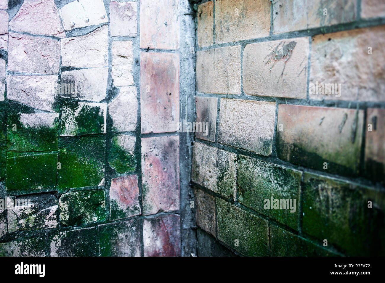 Broken brick wall corner hi-res stock photography and images - Alamy