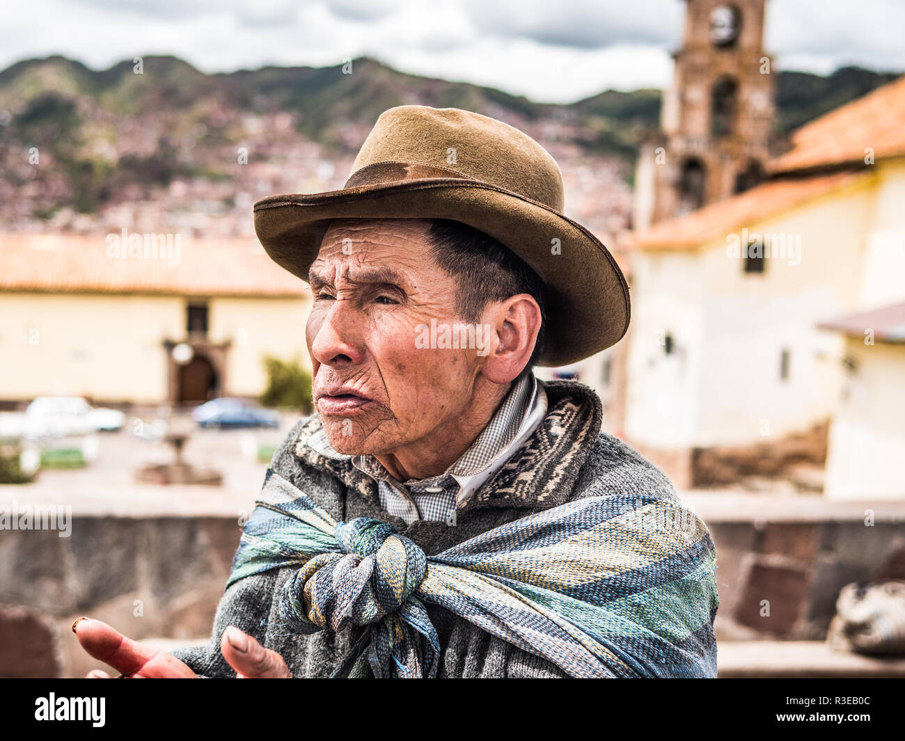 Men old peruvian hi-res stock photography and images - Alamy