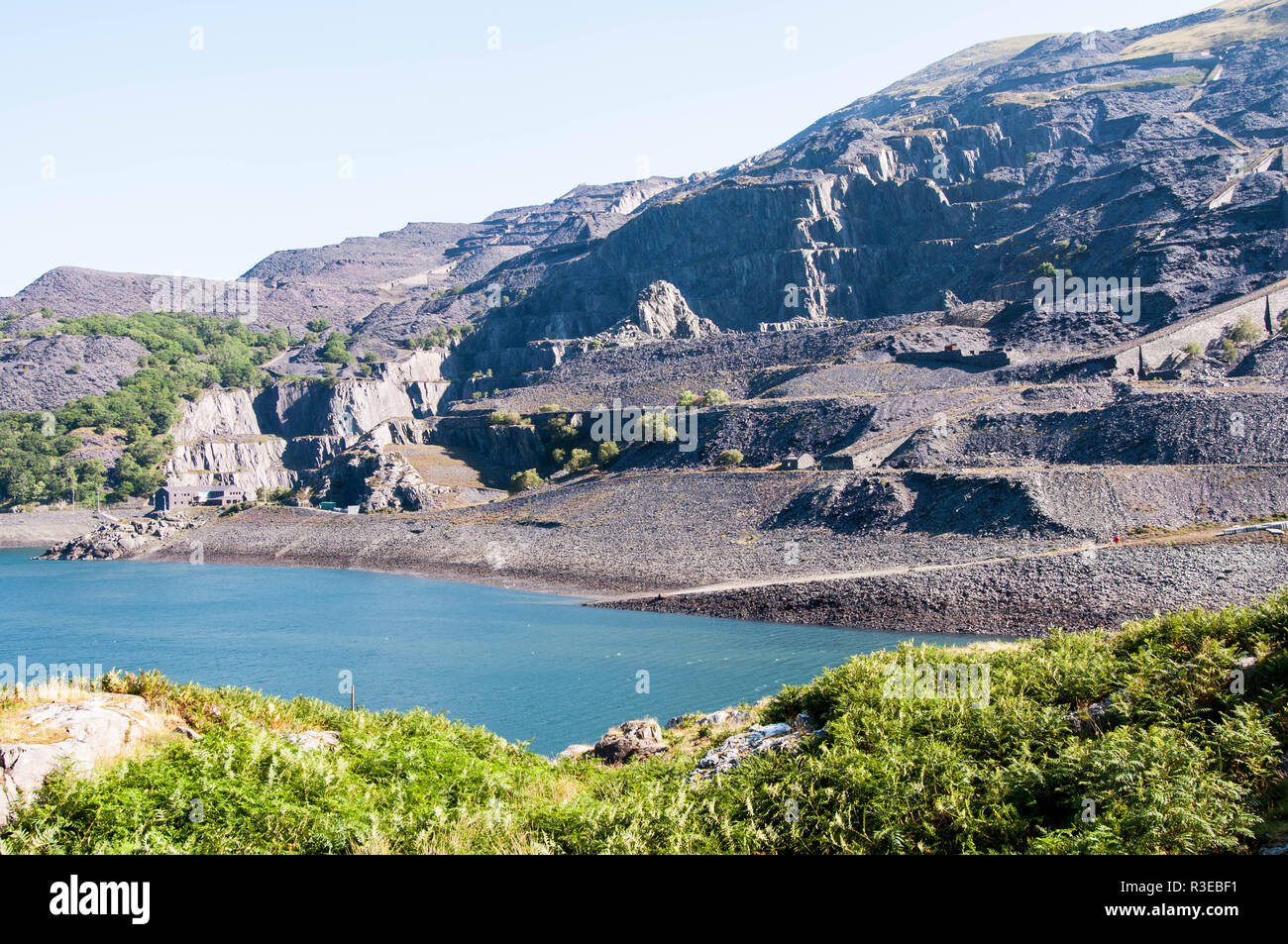 wales - shale mining in snowdonia Stock Photo - Alamy