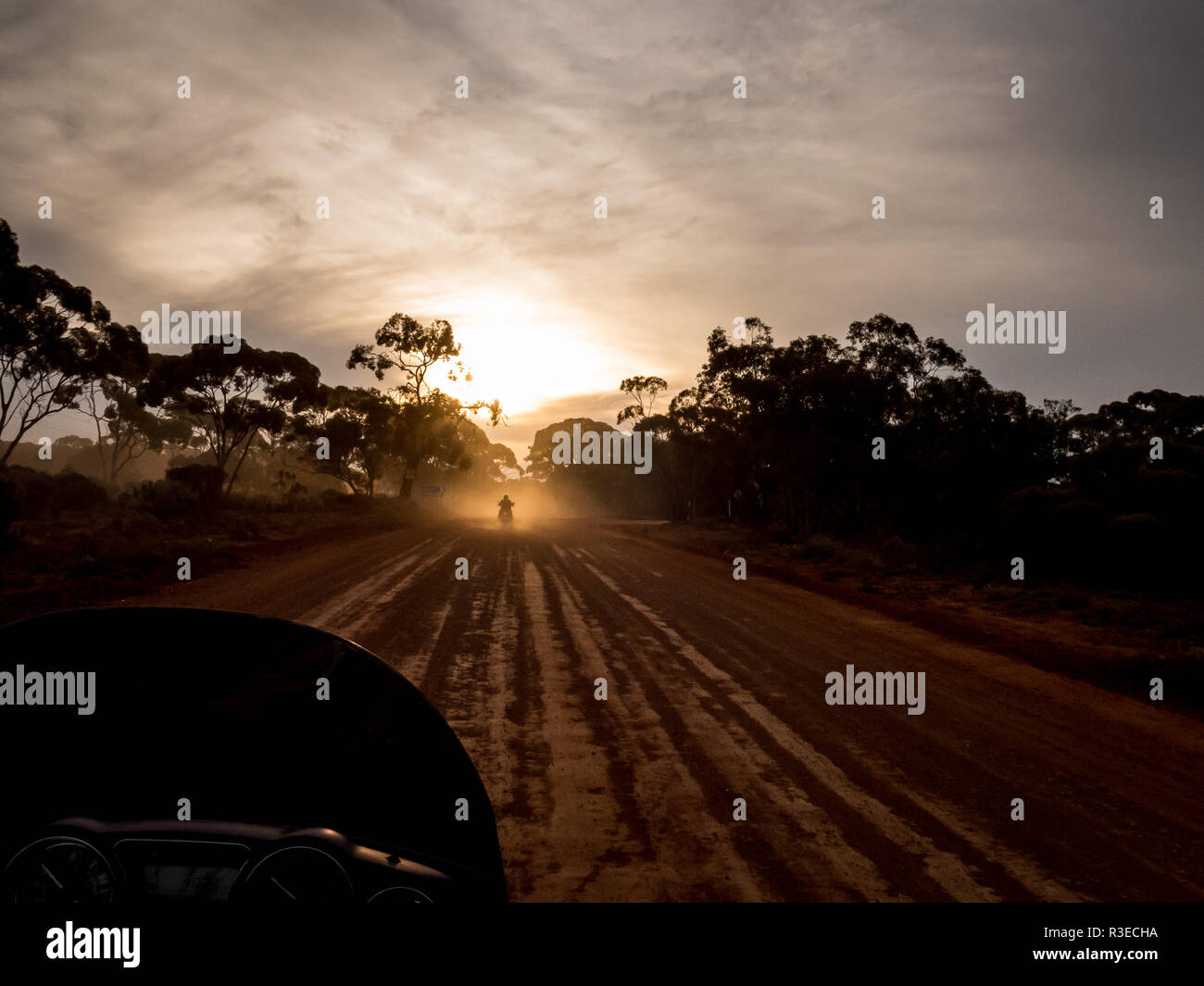 Australia outback road dust hi-res stock photography and images - Alamy