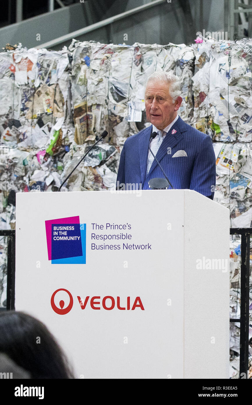 Community bitc speaks on stage hi-res stock photography and images - Alamy