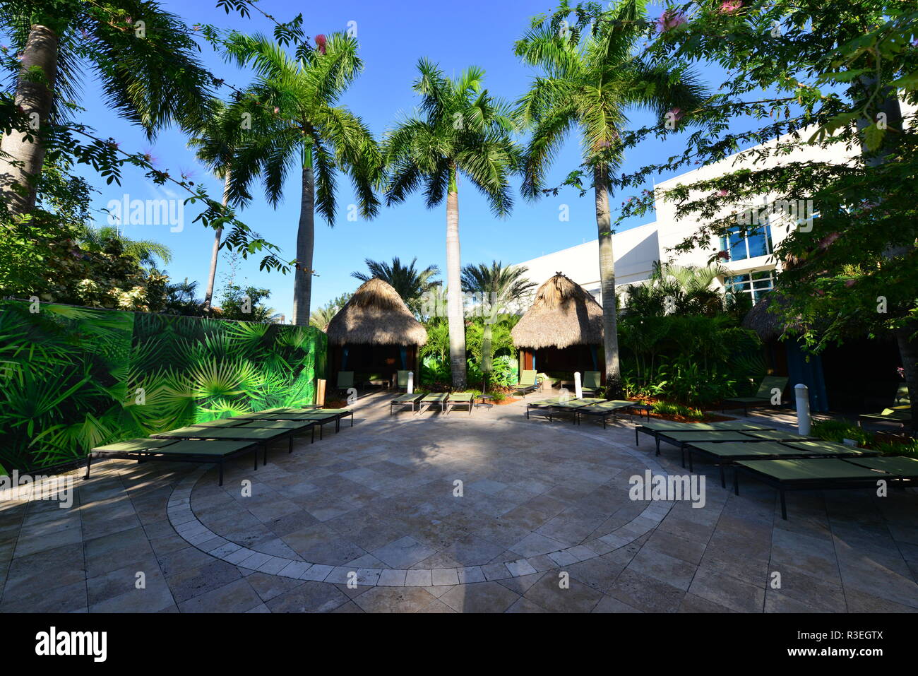 Rest area at a resort in Florida Stock Photo - Alamy