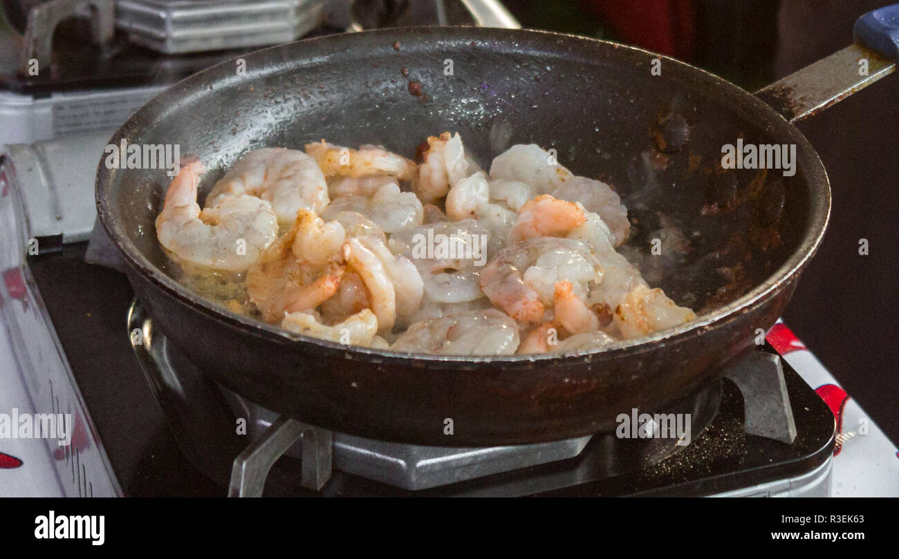 Shallow pan hi-res stock photography and images - Alamy