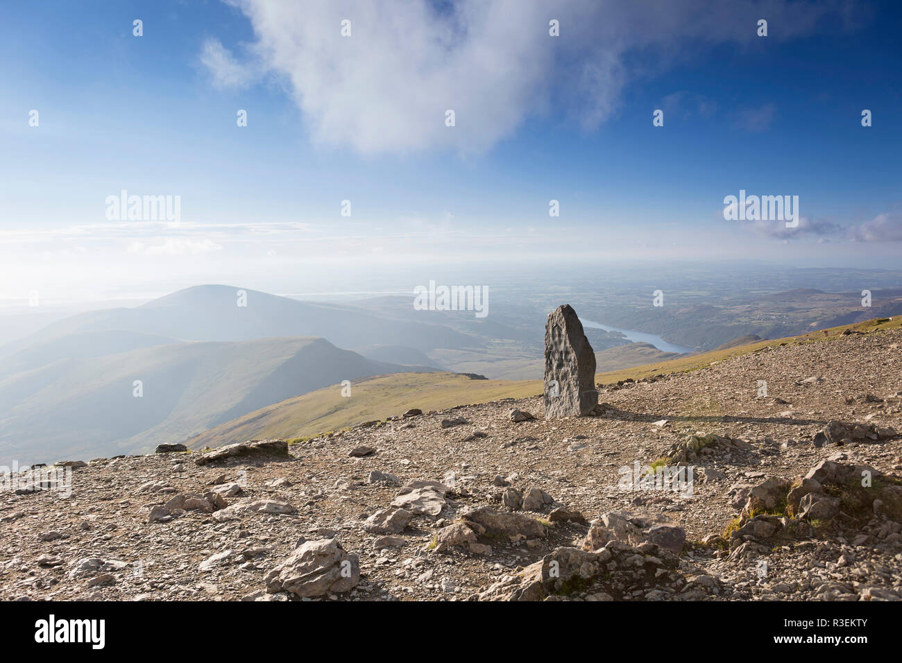 Snowdon summit hi-res stock photography and images - Alamy