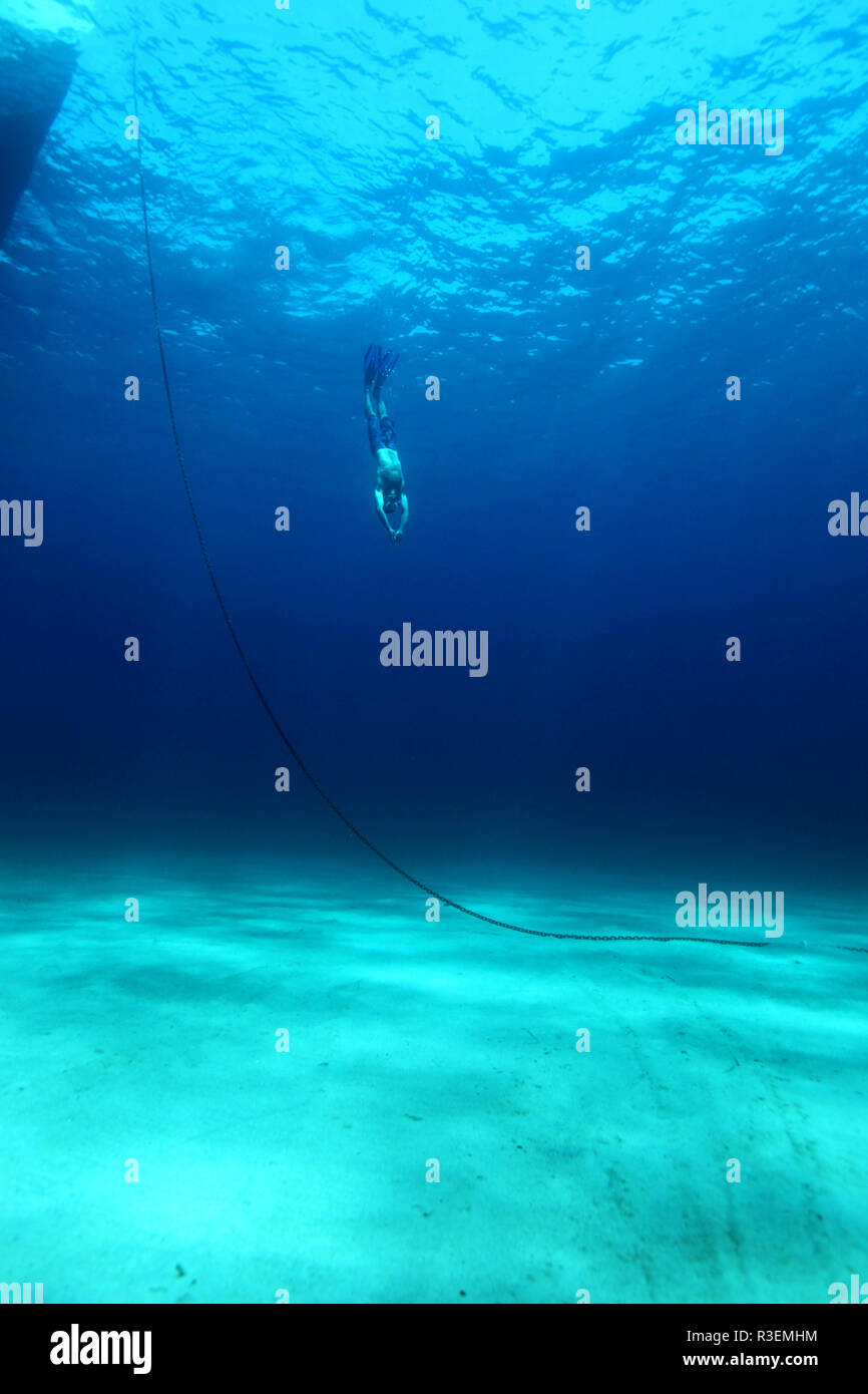 Free diving under a boat hi-res stock photography and images - Alamy
