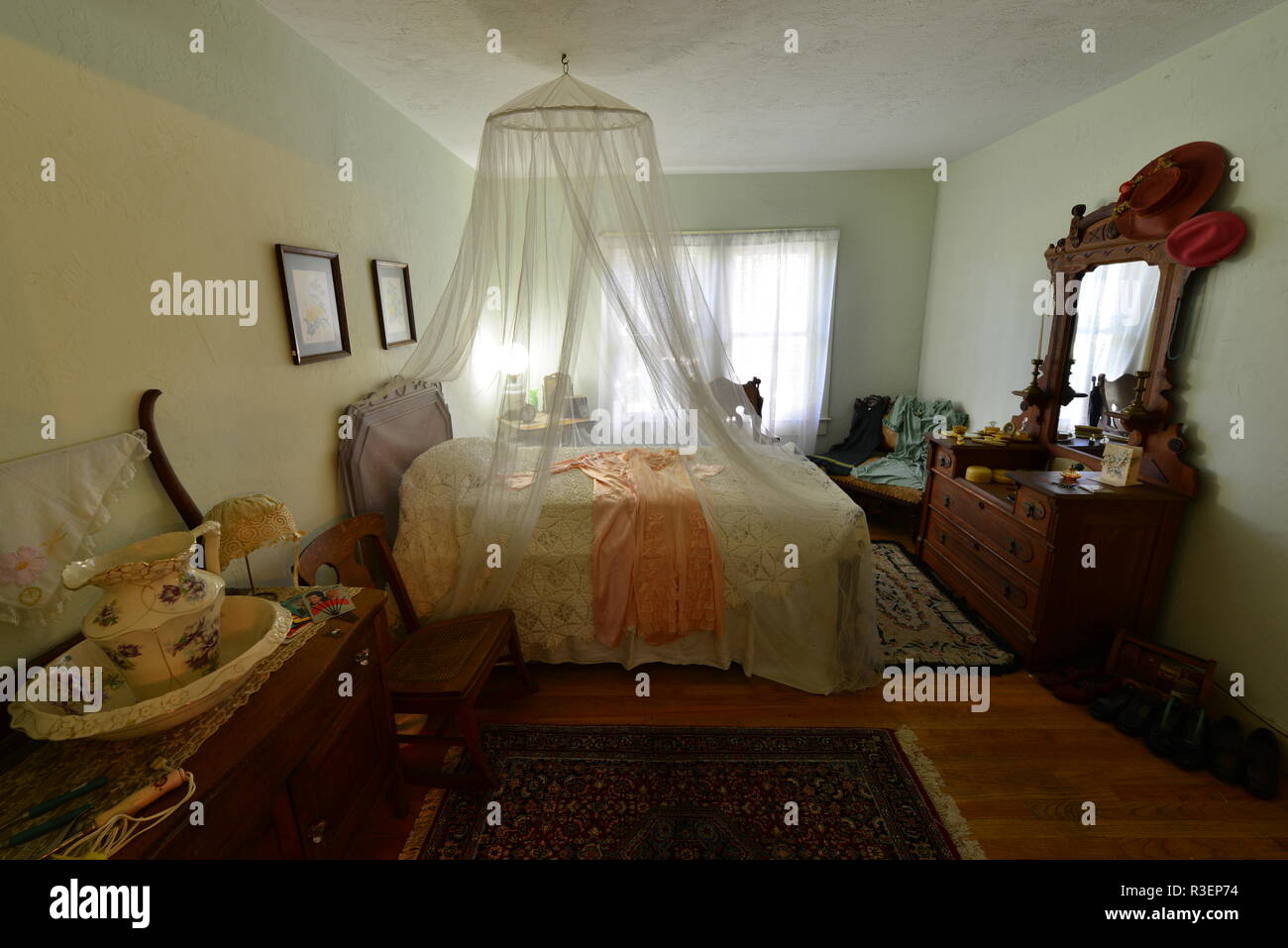 1930s Bedroom Furniture