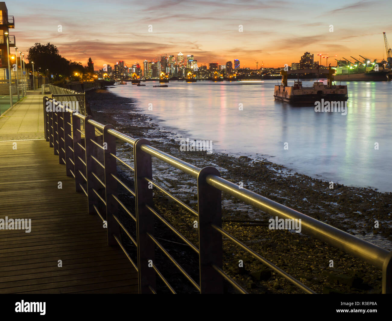 Canary wharf and city of london from woolwich hi-res stock photography ...