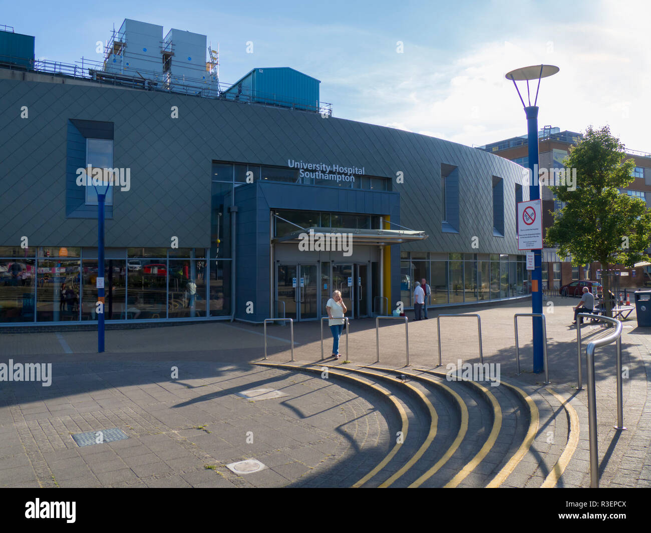 Southampton hospital hi-res stock photography and images - Alamy
