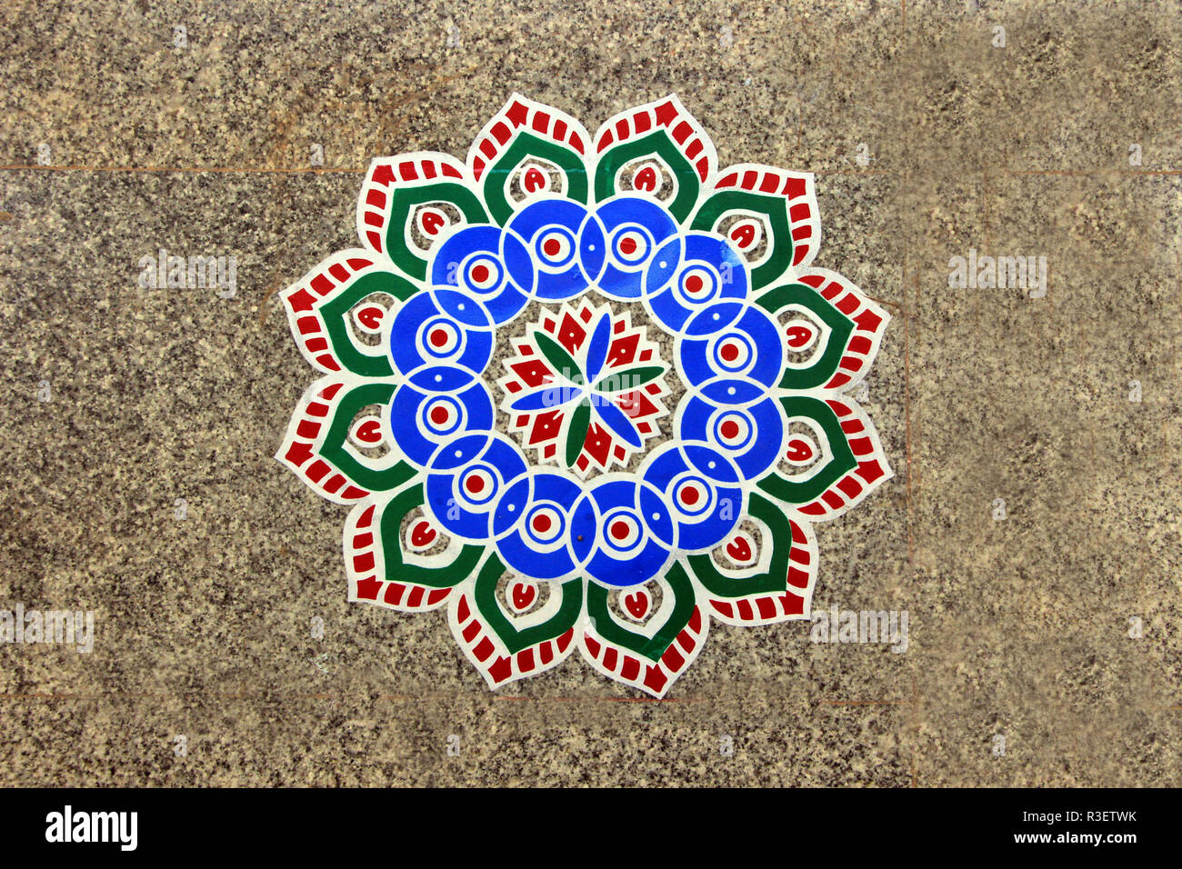Yellow rangoli pattern hi-res stock photography and images - Alamy