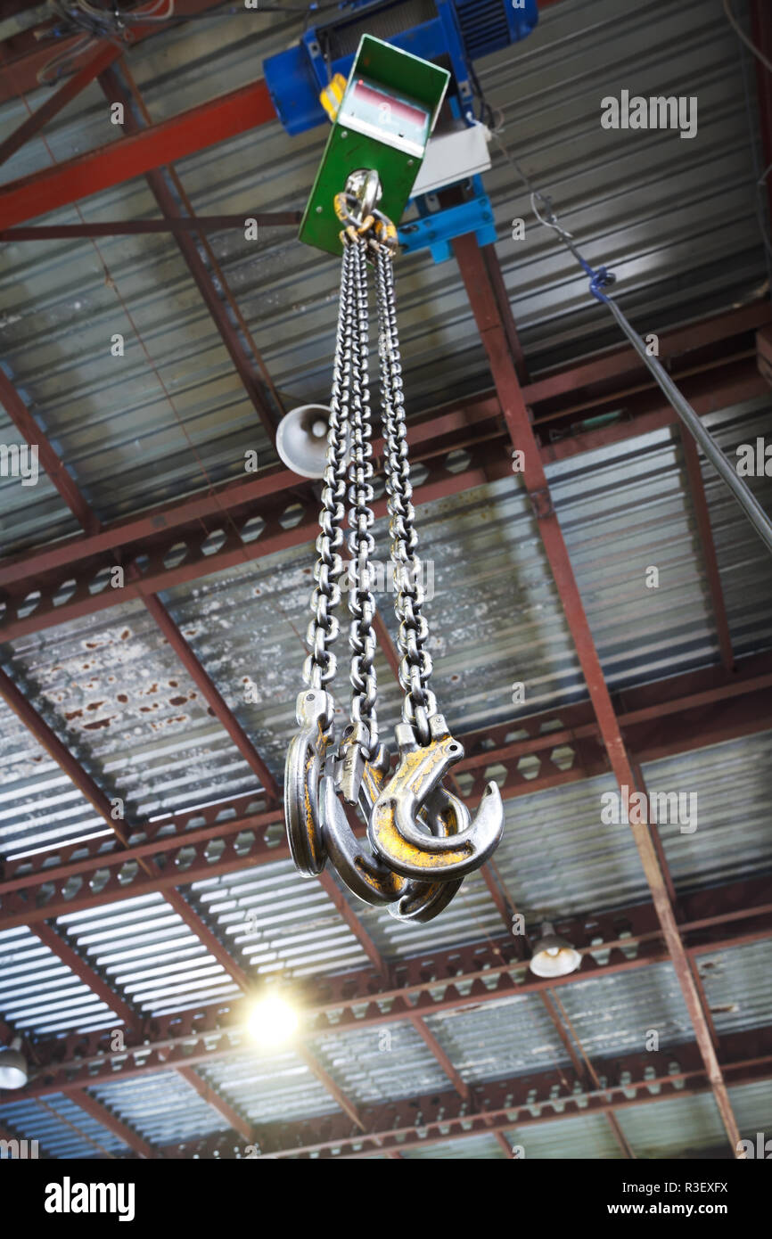 Rail mounted gantry crane hi-res stock photography and images - Alamy