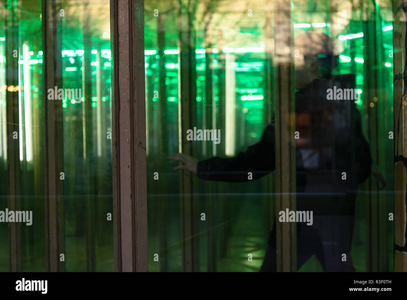 Glass maze hi-res stock photography and images - Alamy