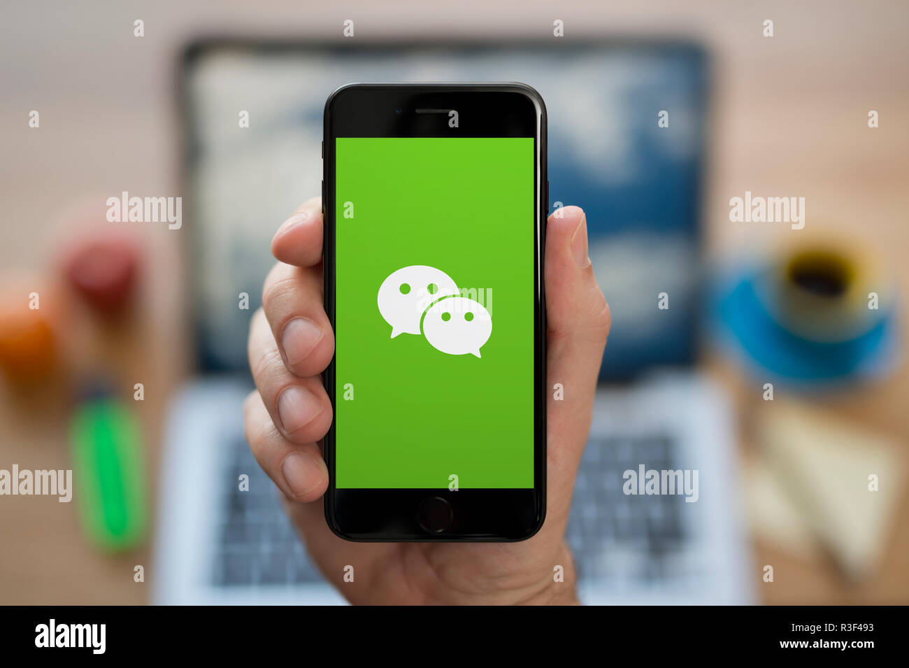 Wechat logo hi-res stock photography and images - Alamy