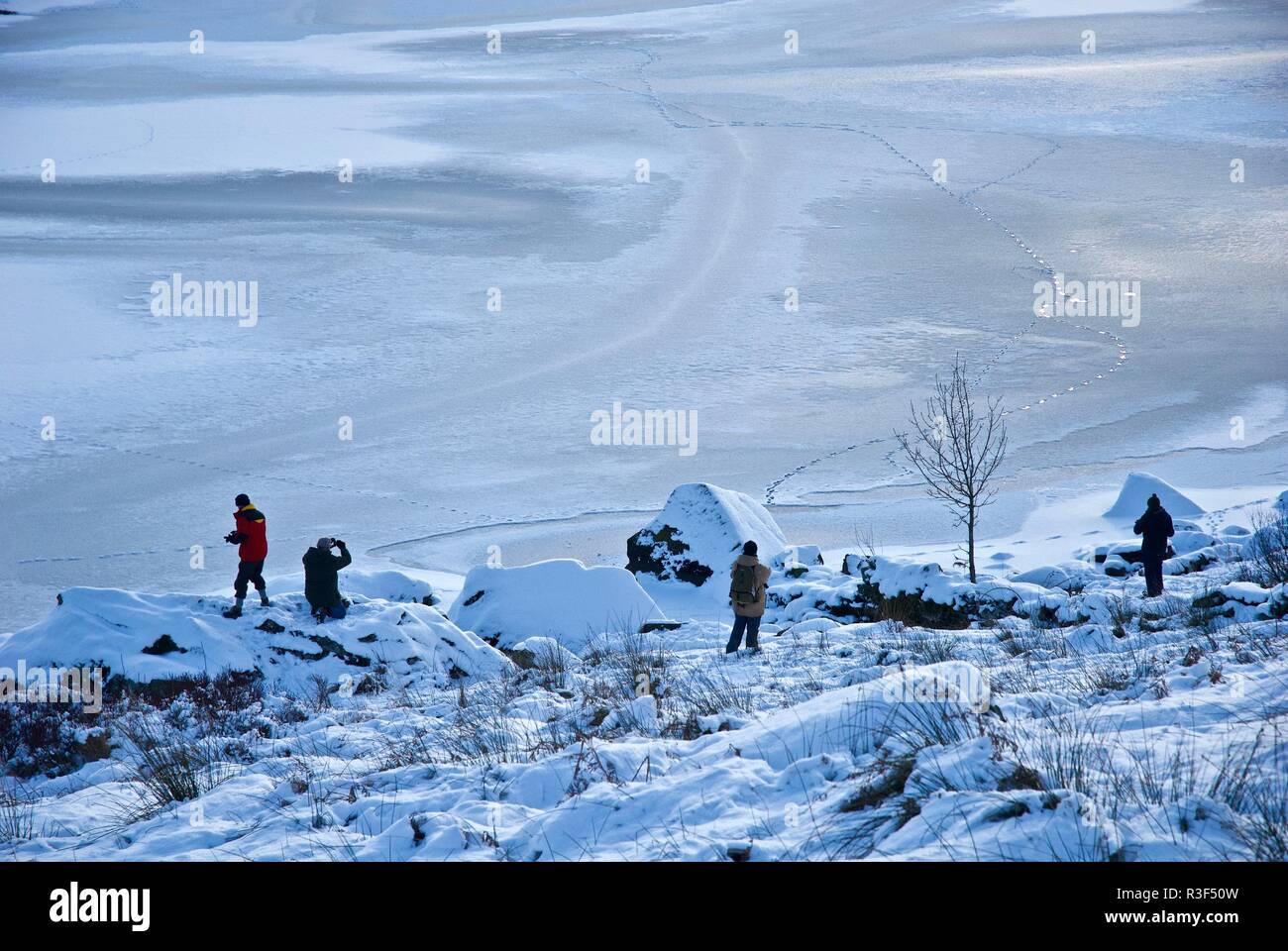 Hikers stop break in winter hi-res stock photography and images - Alamy