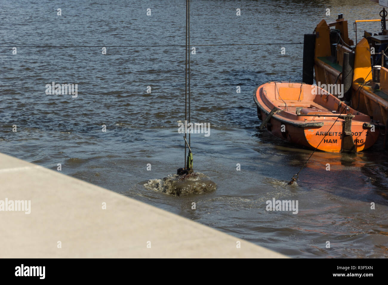 Clamshell architecture hi-res stock photography and images - Alamy