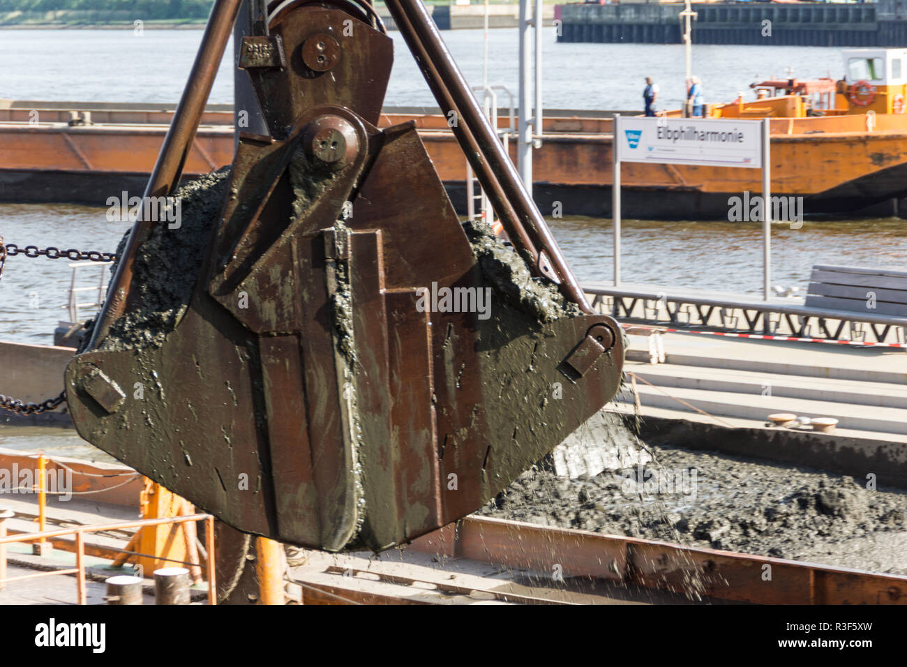 Clamshell architecture hi-res stock photography and images - Alamy