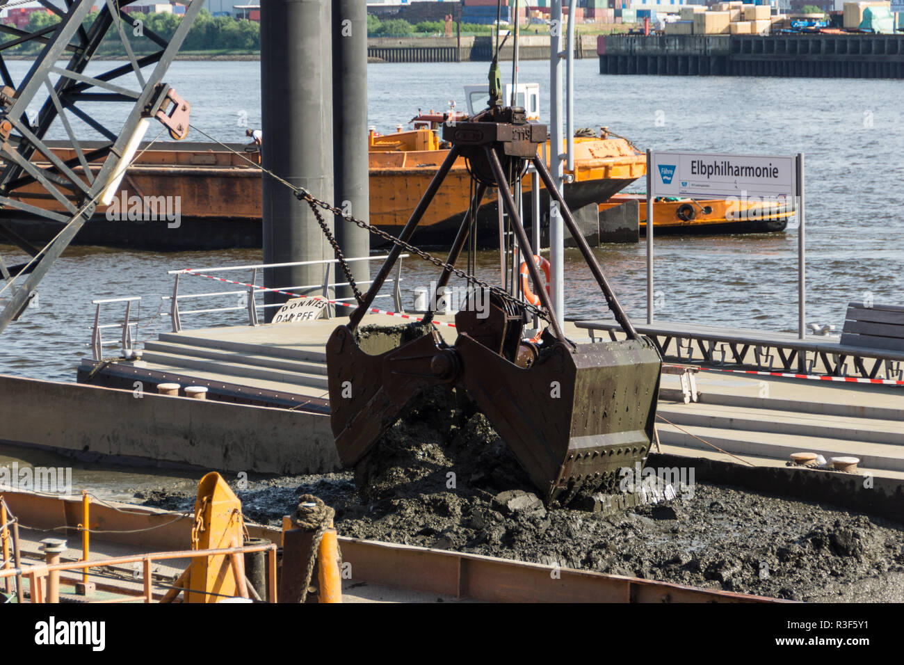 Clamshell architecture hi-res stock photography and images - Alamy
