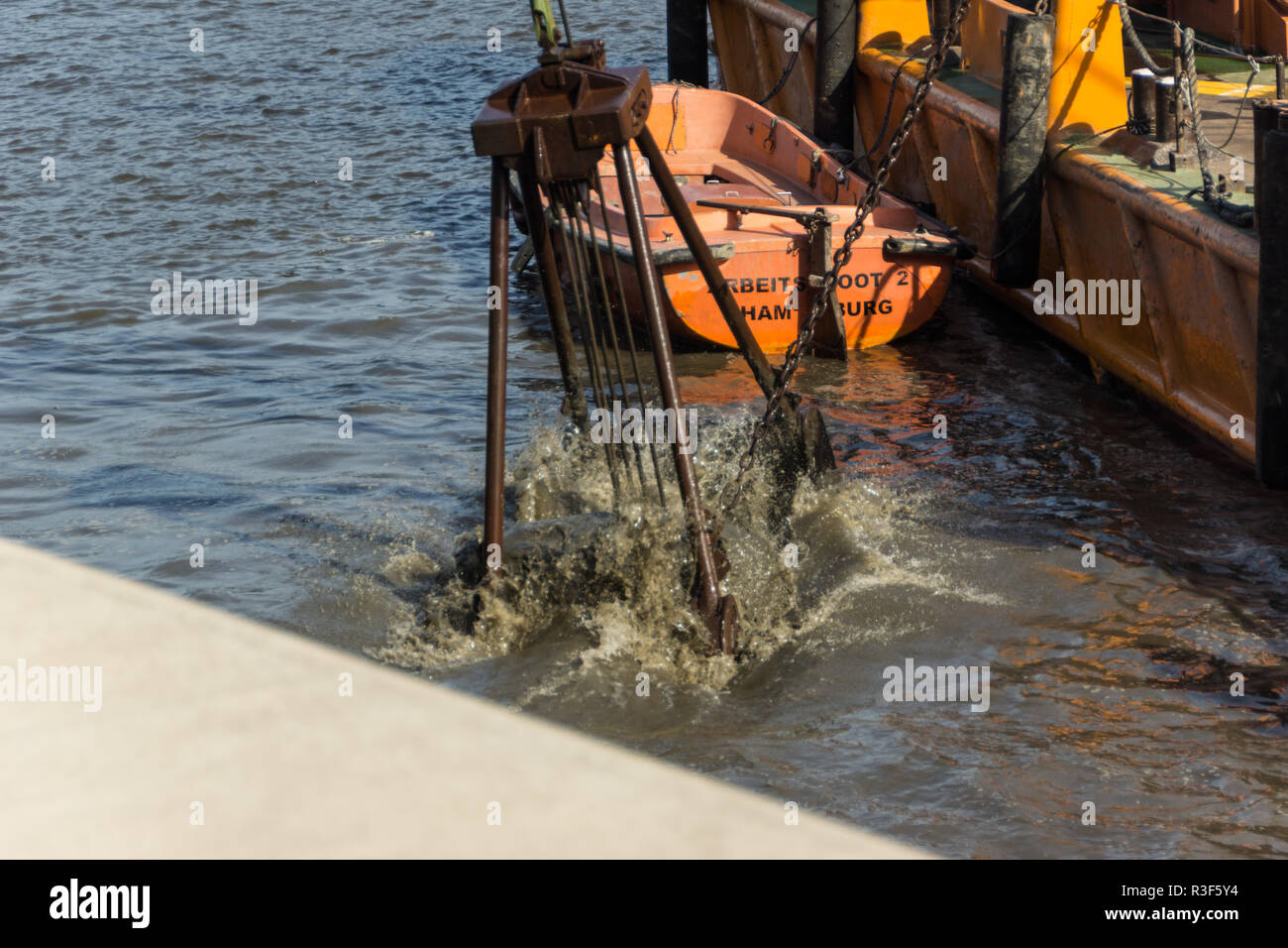Clamshell architecture hi-res stock photography and images - Alamy