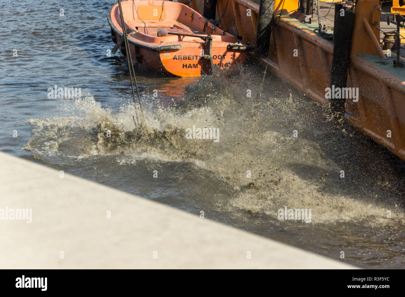 Clamshell architecture hi-res stock photography and images - Alamy