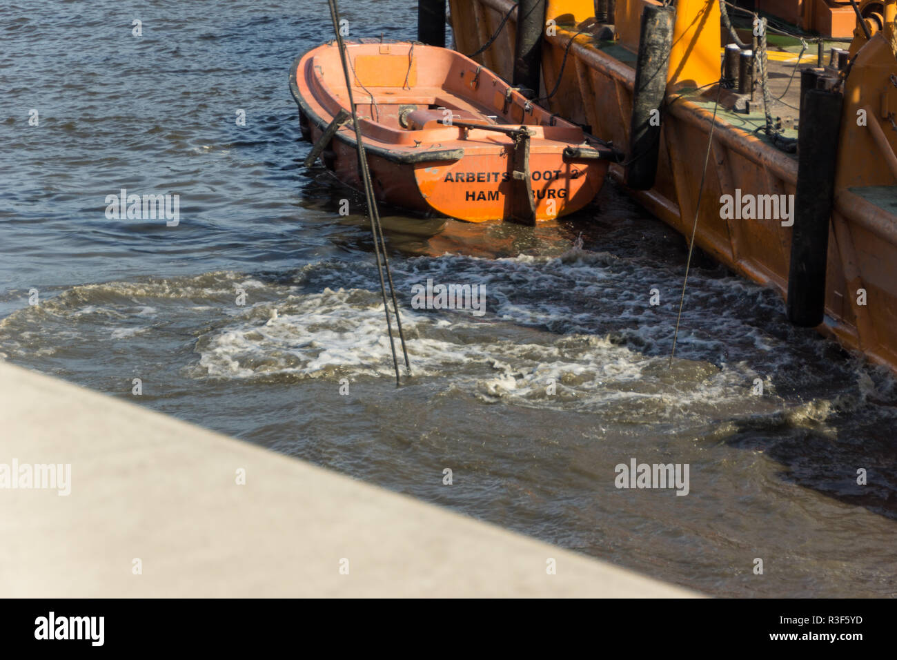 Clamshell architecture hi-res stock photography and images - Alamy