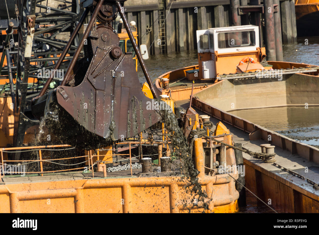 Clamshell architecture hi-res stock photography and images - Alamy