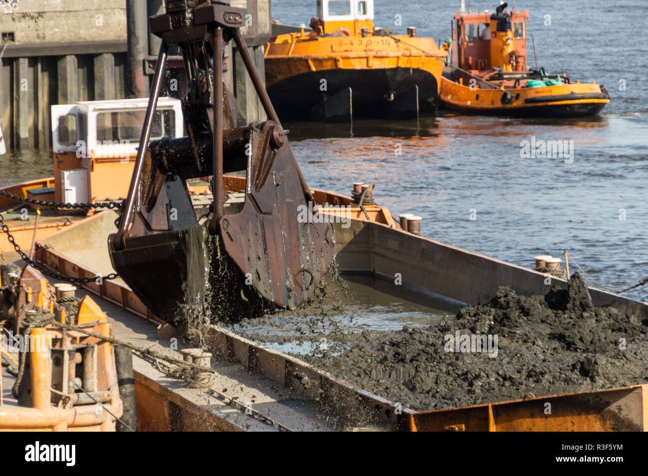 Clamshell architecture hi-res stock photography and images - Alamy