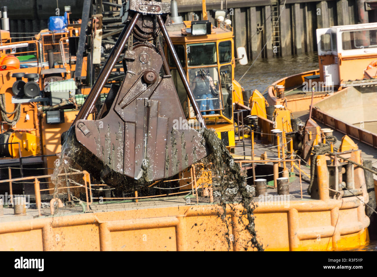 Clamshell architecture hi-res stock photography and images - Alamy