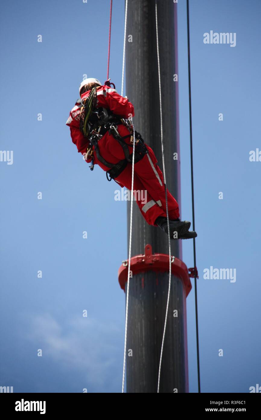 Rope firefighters hi-res stock photography and images - Alamy