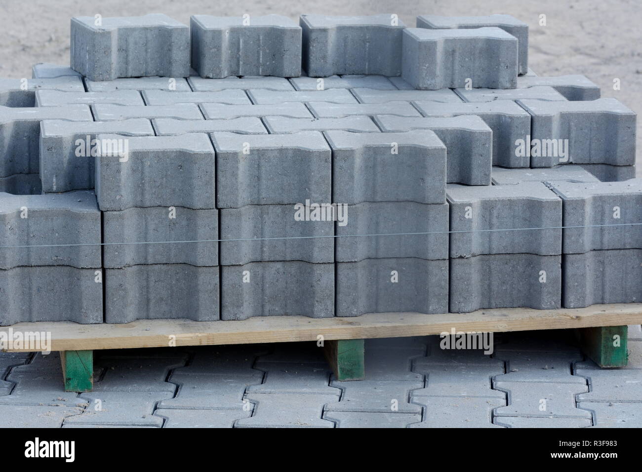 mounted concrete pavers on pallets Stock Photo - Alamy