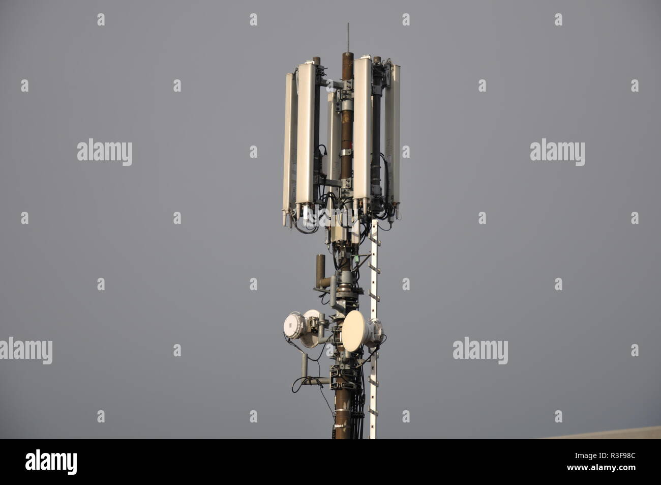 Mobilfunkmast hi-res stock photography and images - Alamy
